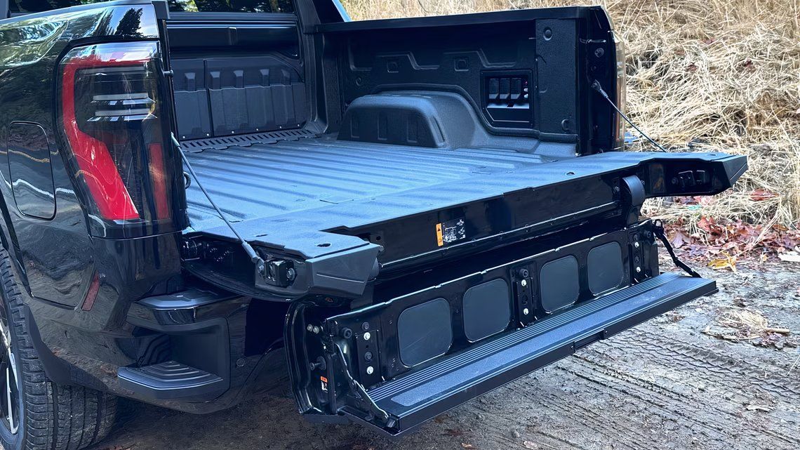 Video: GM Invents A Tailgate Without Cable Supports