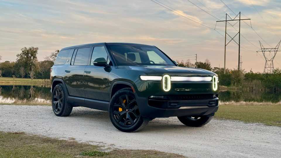 2025 Rivian R1S SUV Pricing, Photos & Specs
