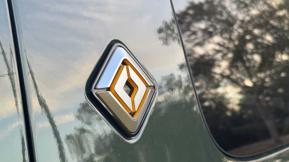 2025 Rivian R1S SUV Pricing, Photos & Specs