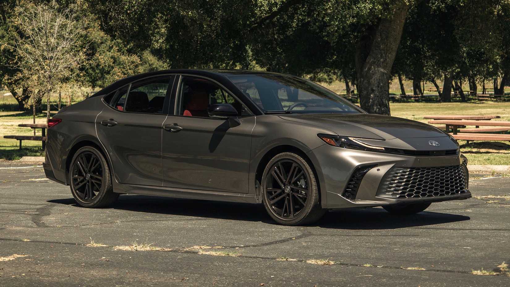 2025 Toyota Camry XLE: The Ideal Mid-Range Camry Trim