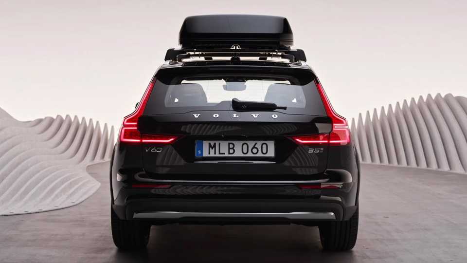 2025 Volvo V60 Cross Country Pricing, Photos & Specs