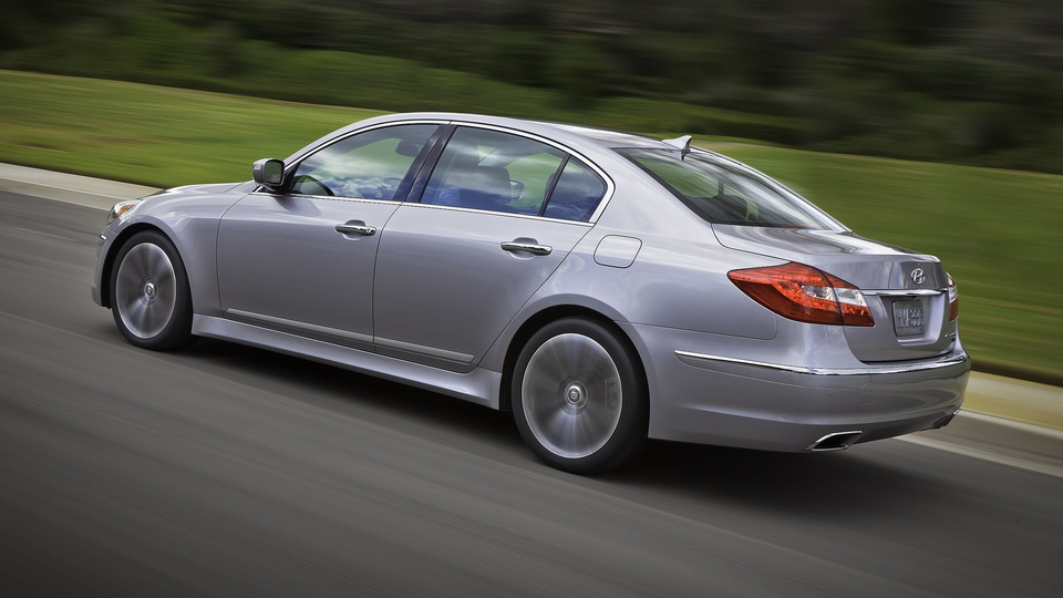 2010 Hyundai Genesis Pricing, Photos & Specs