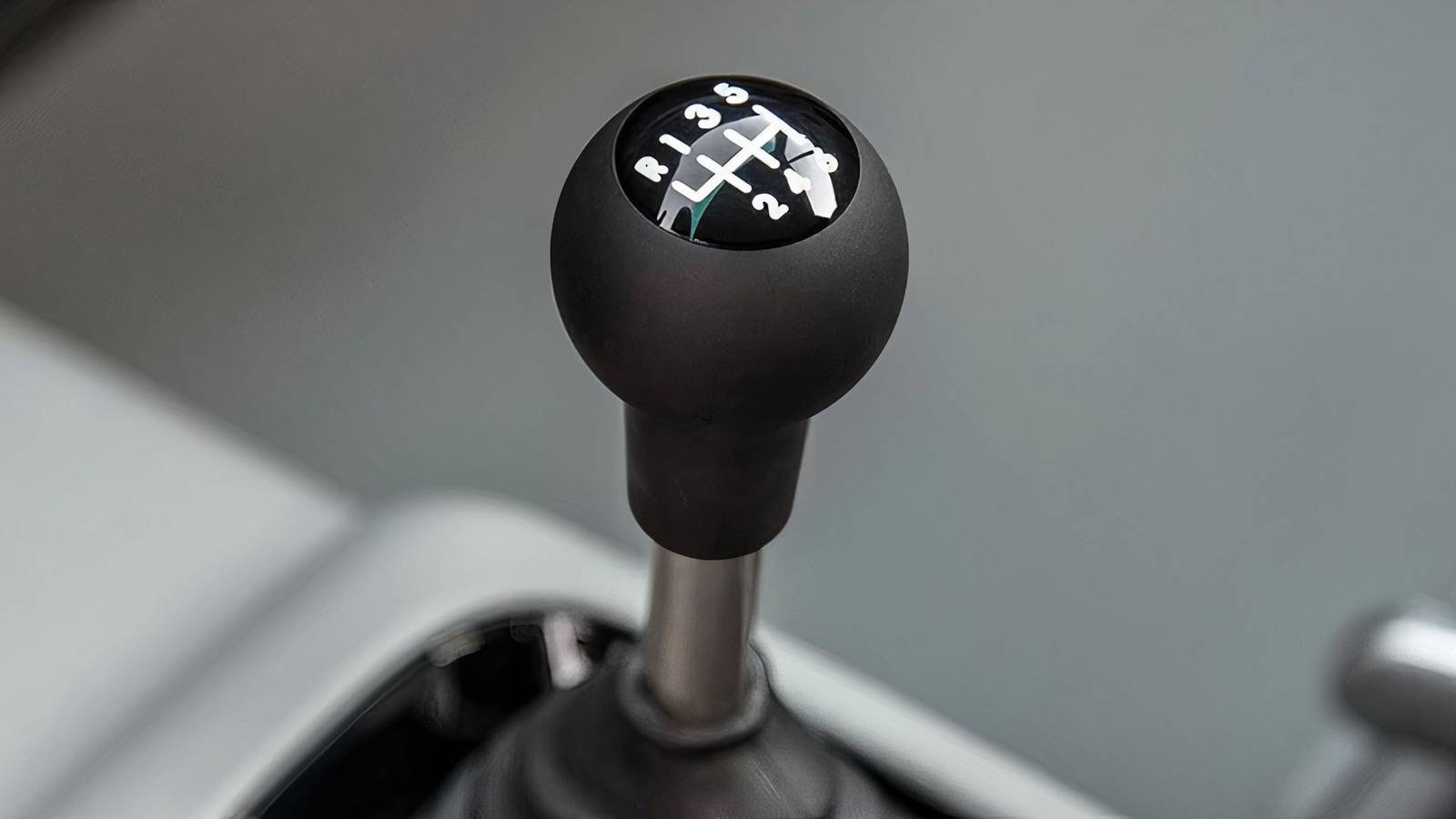 Singer Is Saving The Stick Shift With Former F1 Experts
