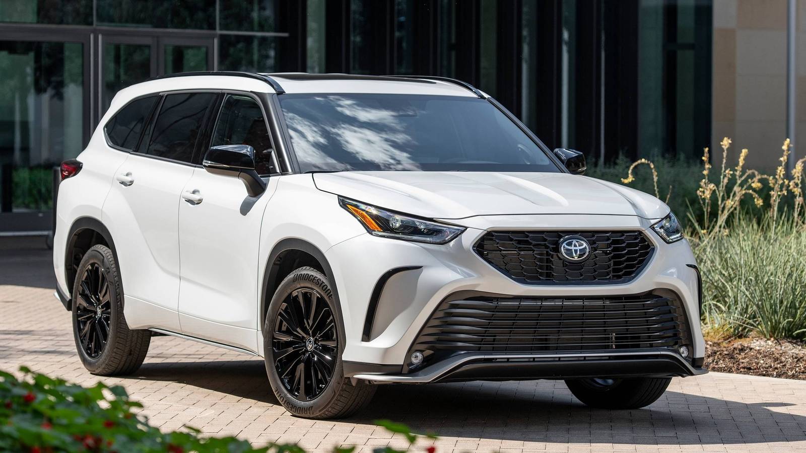 Toyota Highlander Generations: Key Updates Across All Model Years