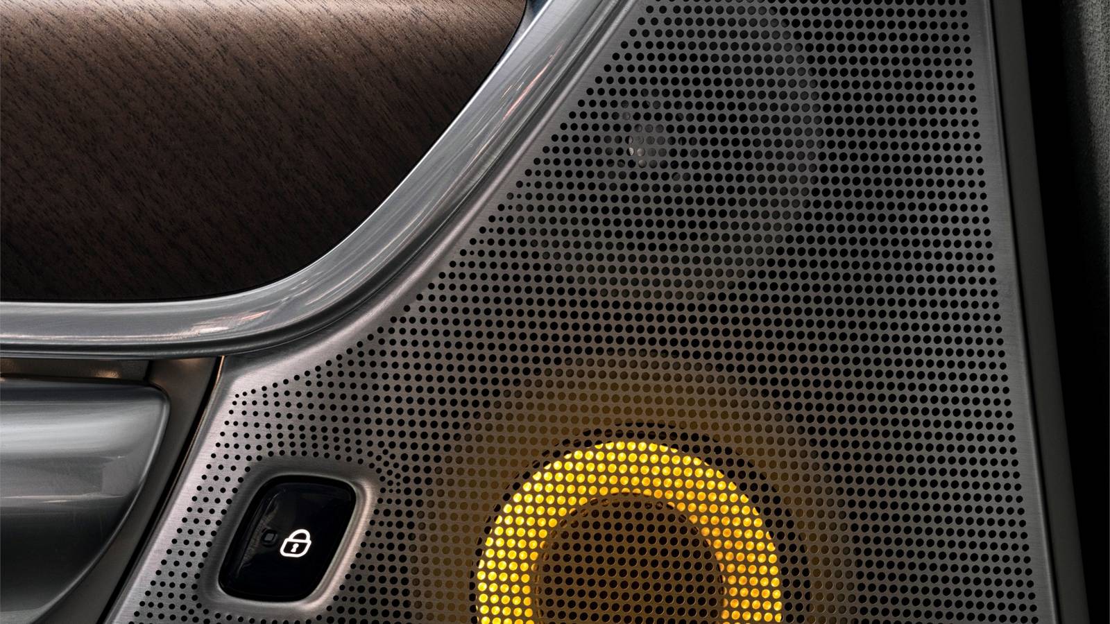 Volvo Customers In China Report Fake Speakers And Crystal Shifter