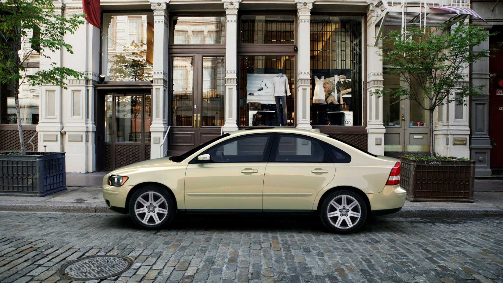 Volvo S40 T5: The Turbocharged 5-Cylinder Compact Sedan