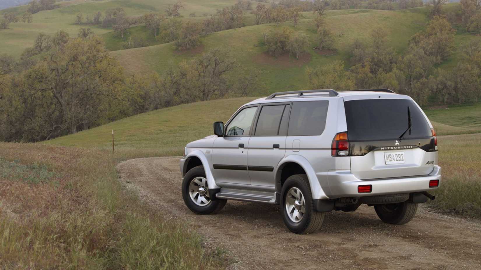 The Mitsubishi Montero Is A Better Beater 4x4 Toy Than A Wrangler