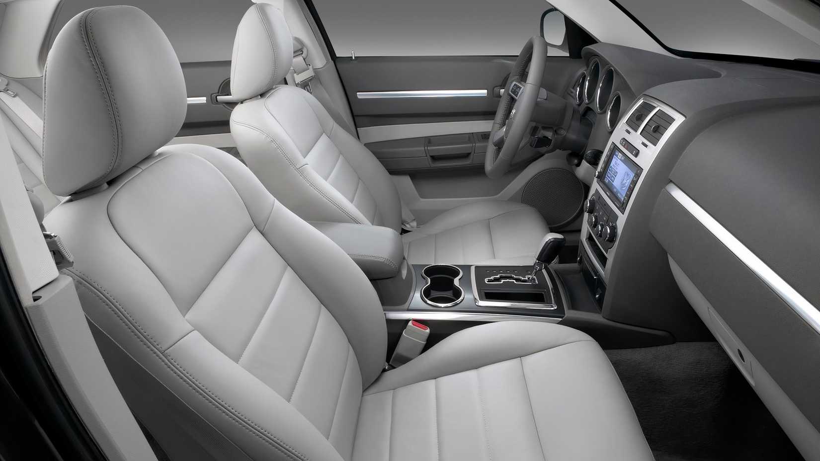 The Dodge Magnum Is The (Nearly) Ideal Used Car For Large Families That ...