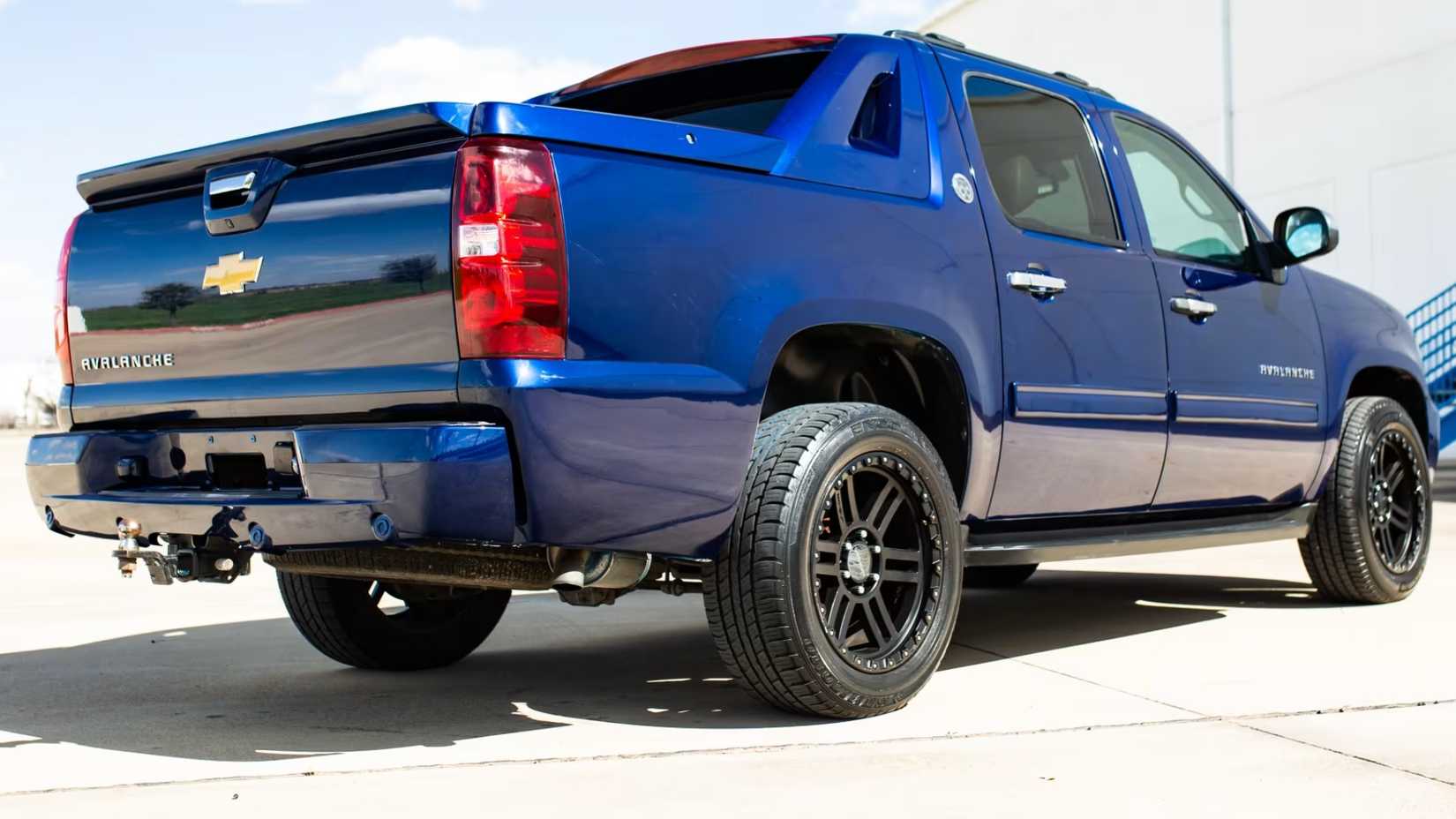 Chevrolet Avalanche: The Game-Changing Midgate Truck Ahead of Its Time