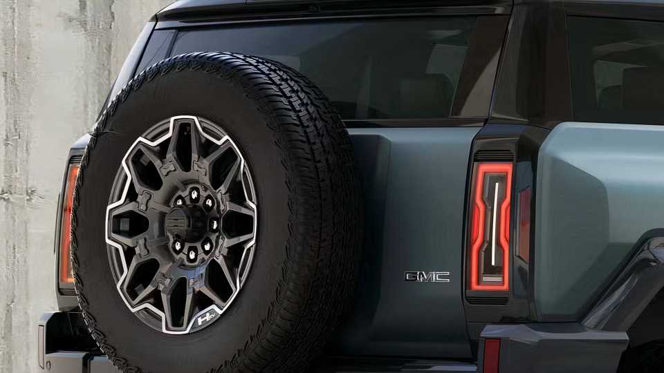 2025 GMC HUMMER EV SUV Pricing, Photos & Specs