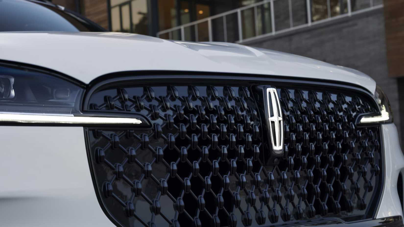 2025 Lincoln Aviator Images: Interior And Exterior Gallery