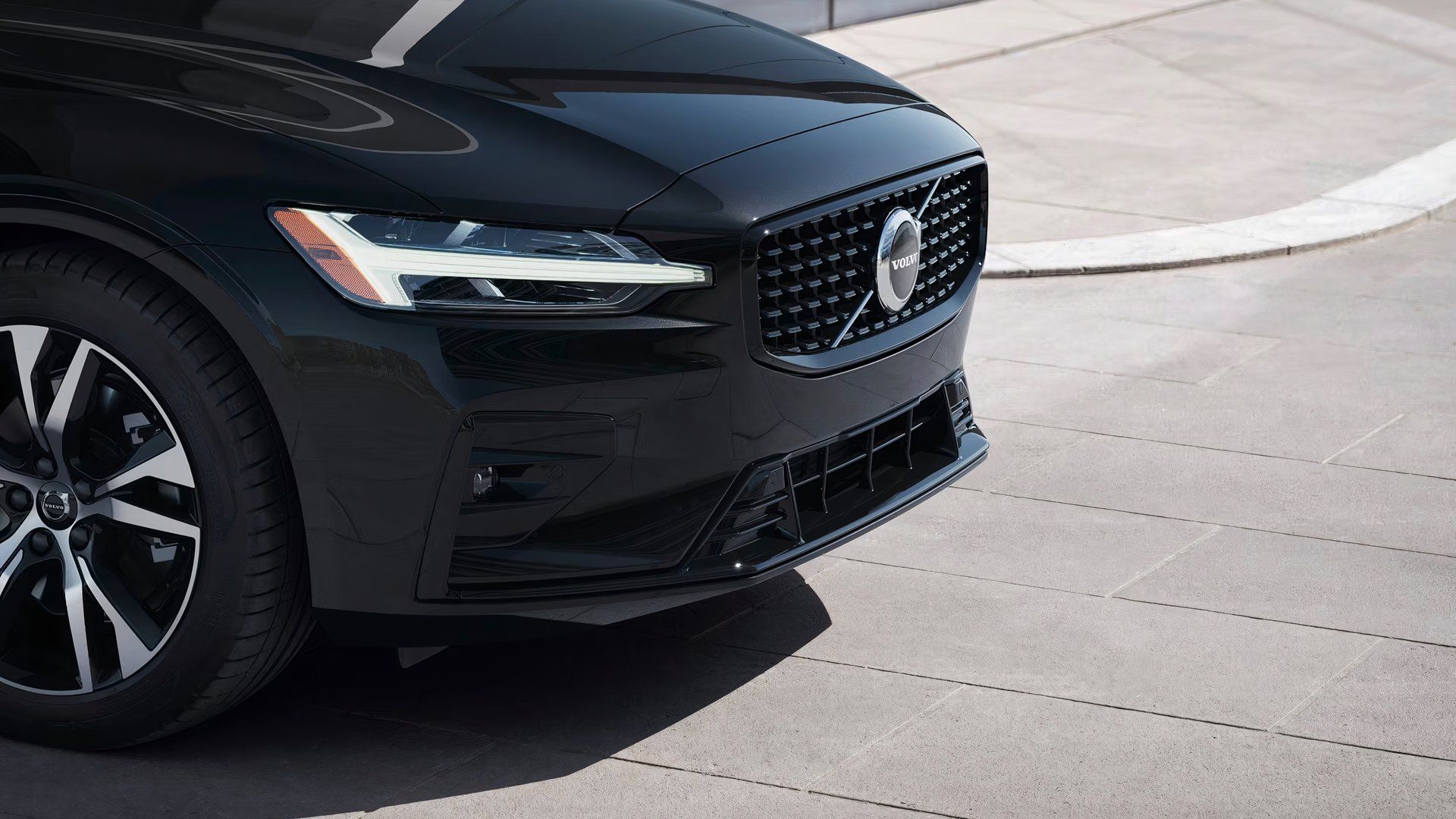 2025 Volvo S60 Pricing, Photos & Specs