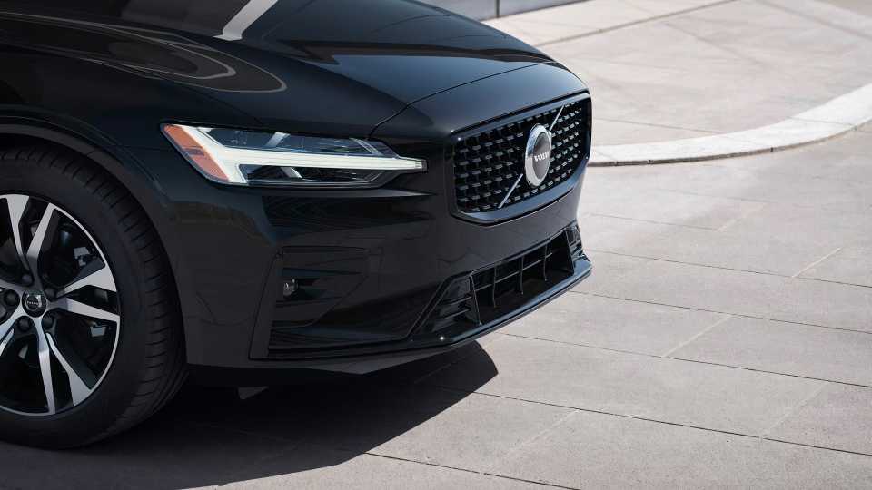 2025 Volvo S60 Pricing, Photos & Specs