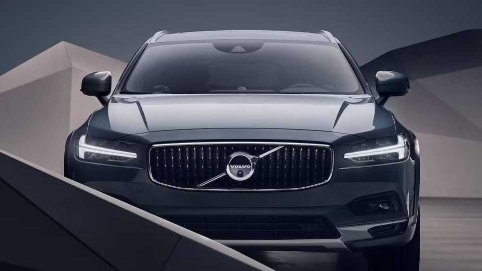 2025 Volvo V90 Cross Country Pricing, Photos & Specs