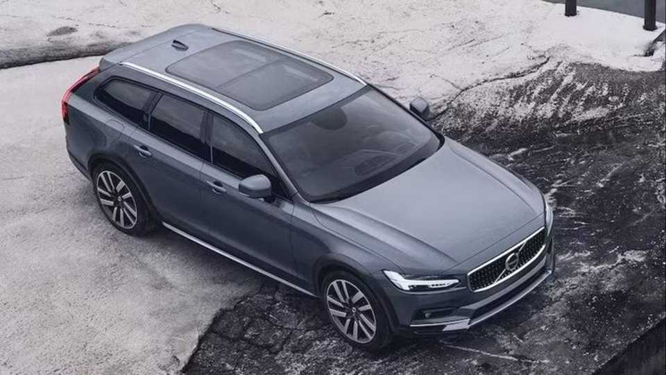 2025 Volvo V90 Cross Country Pricing, Photos & Specs