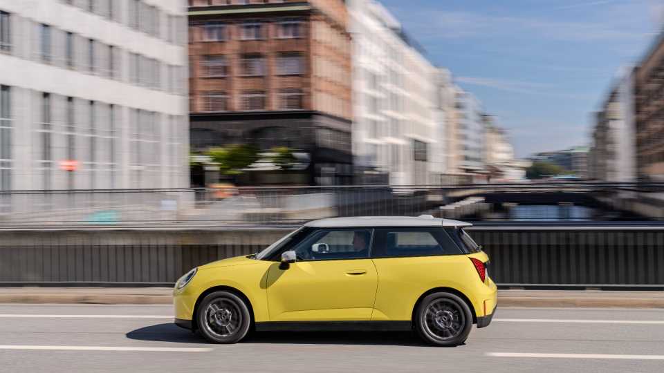 2025 Mini Cooper Hardtop Pricing, Photos & Specs