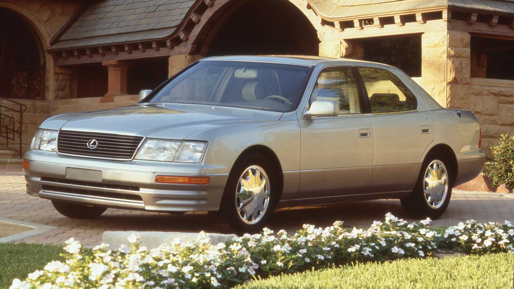 Lexus LS 400: The Reliable Luxury Sedan That Made History Is A Great ...