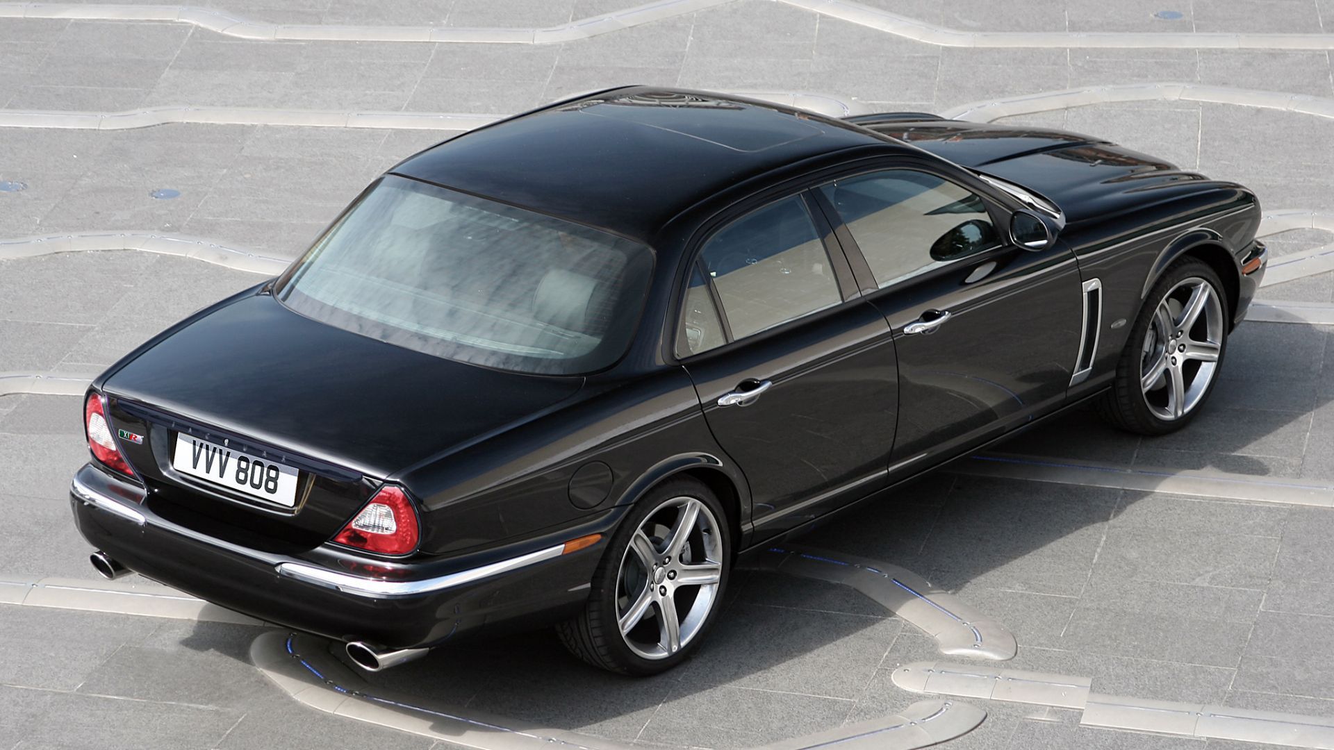 2007 Jaguar XJR Pricing, Photos & Specs