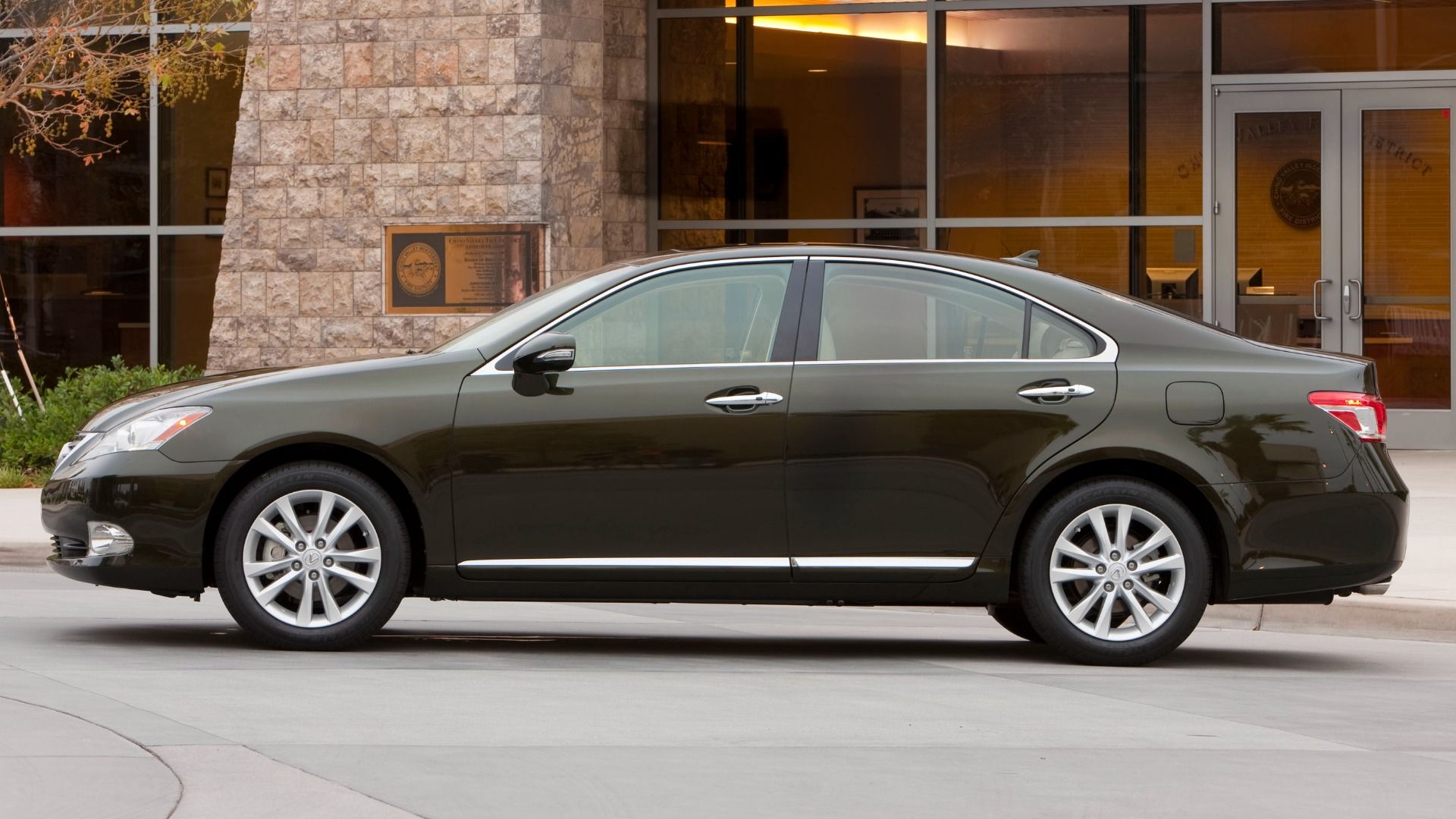 2010 Lexus ES Pricing, Photos & Specs