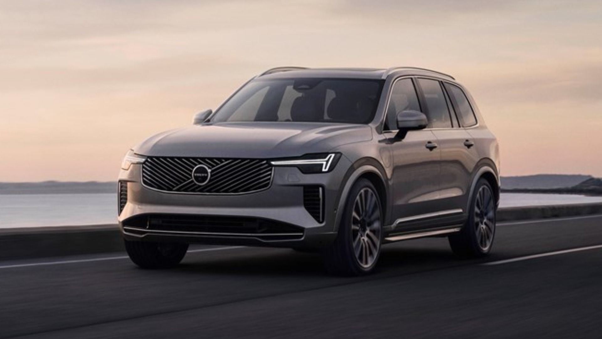 2025 Volvo XC90 Pricing, Photos & Specs