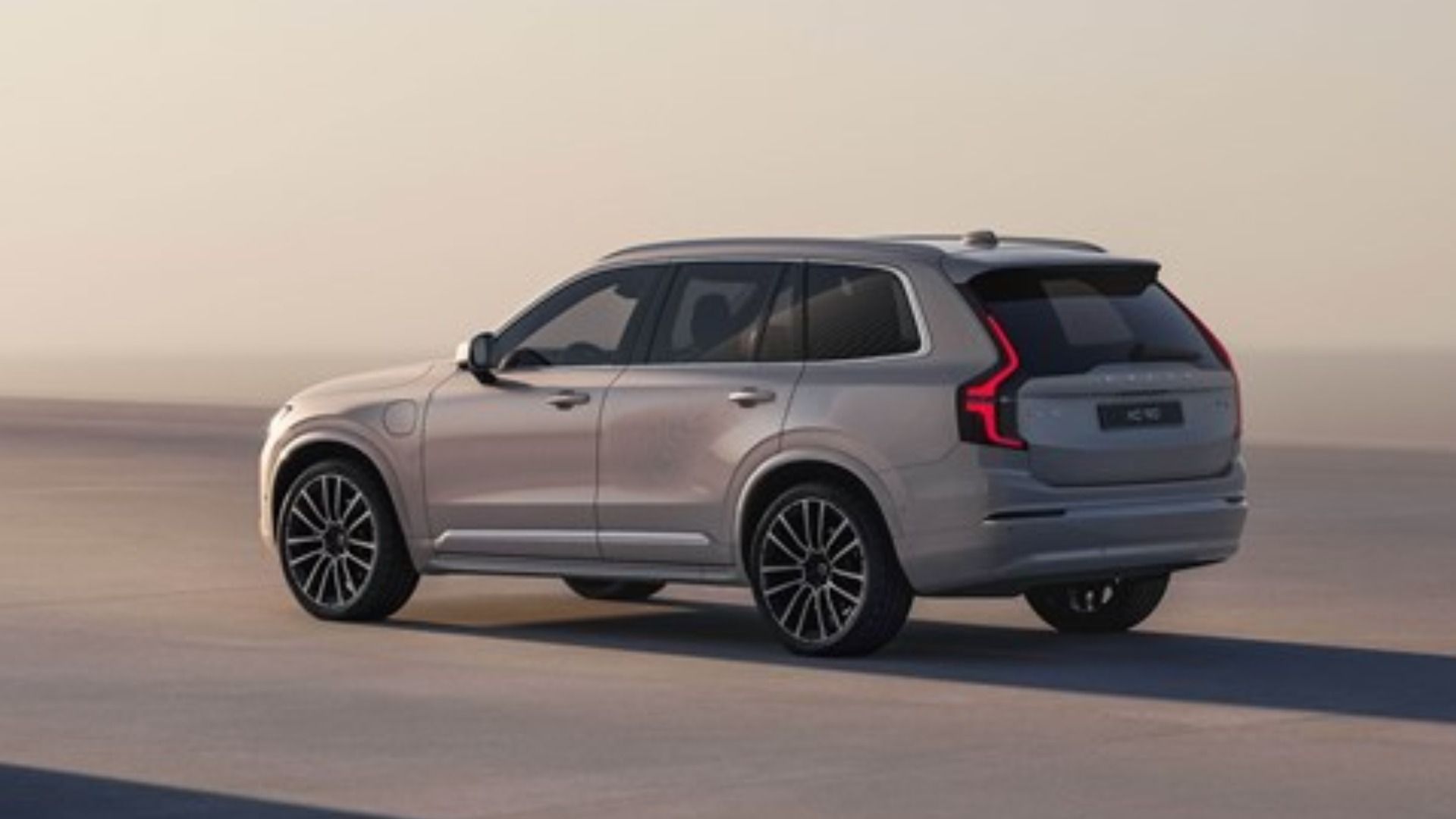 2025 Volvo XC90 Pricing, Photos & Specs