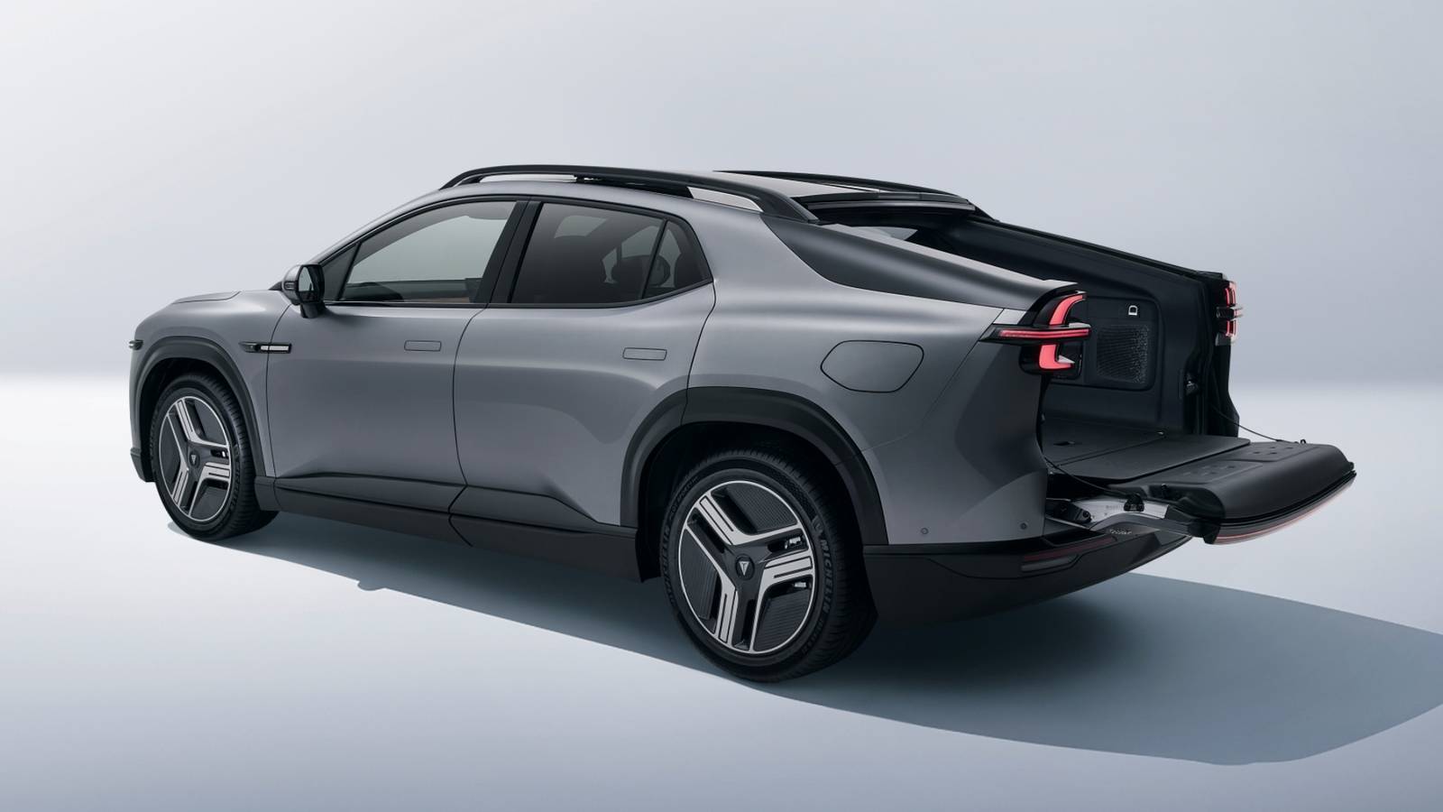 The Deepal E07 Family SUV That Can Turn Into A Pickup Truck