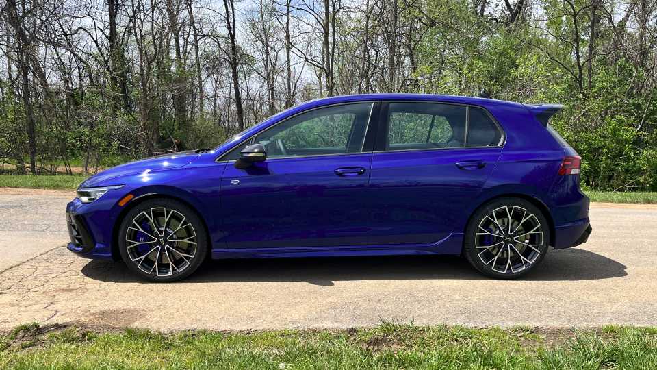 2025 Volkswagen Golf R Pricing, Photos & Specs