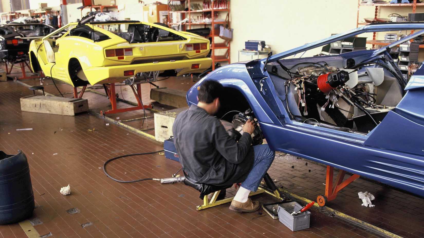 The Lamborghini Countach's Rear Wing Only Made It Slower