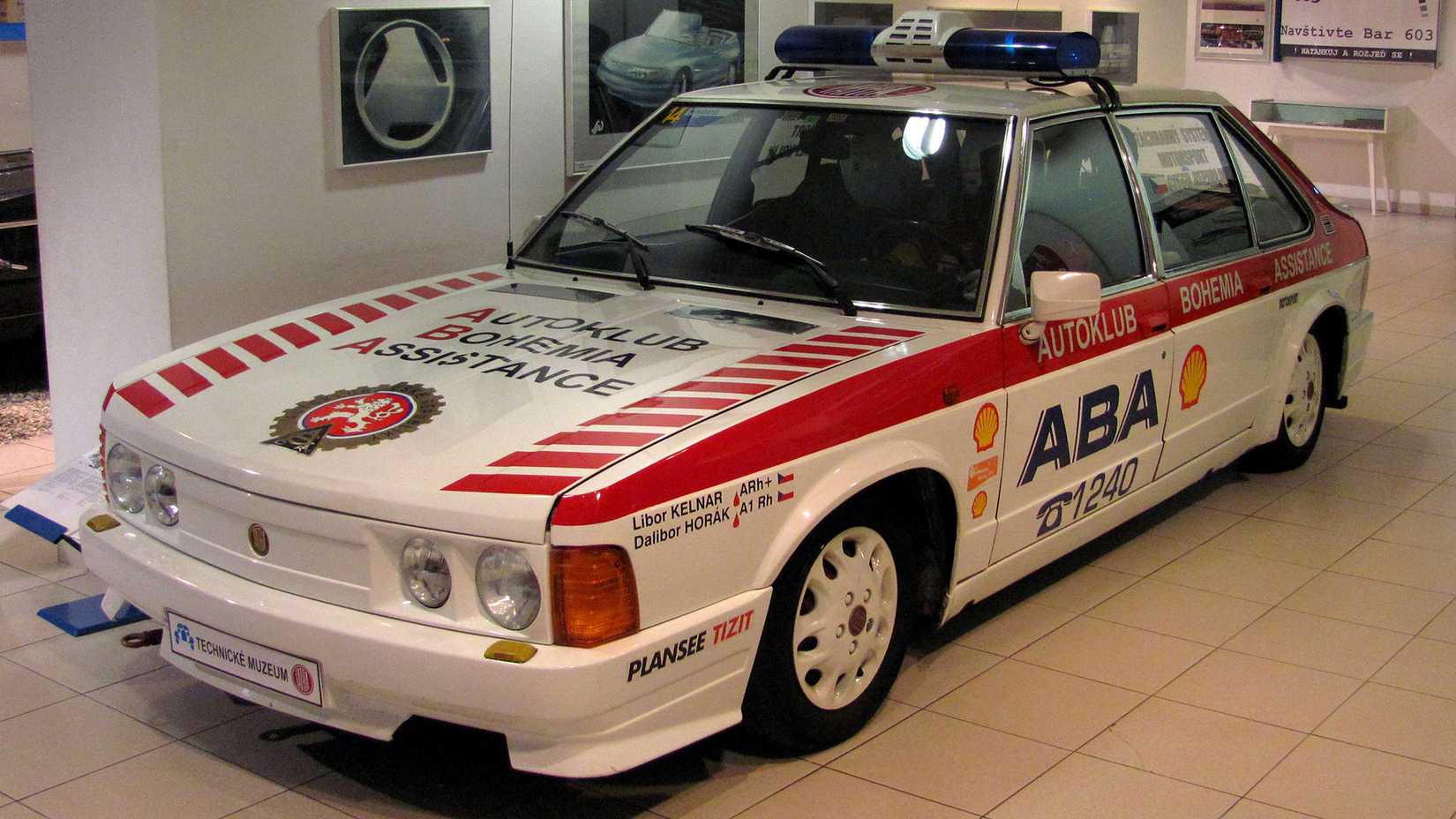 The 10 Craziest Formula 1 Safety Cars Ever Used