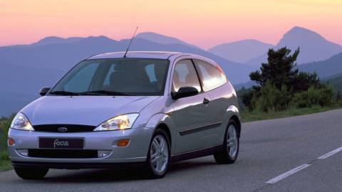 2001 Ford Focus Hatchback Pricing, Photos & Specs