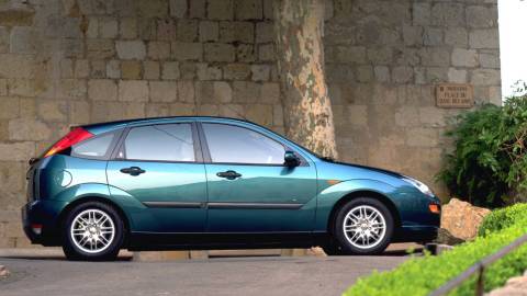 2001 Ford Focus Hatchback Pricing, Photos & Specs