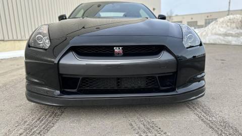 2009 Nissan GT-R Pricing, Photos & Specs