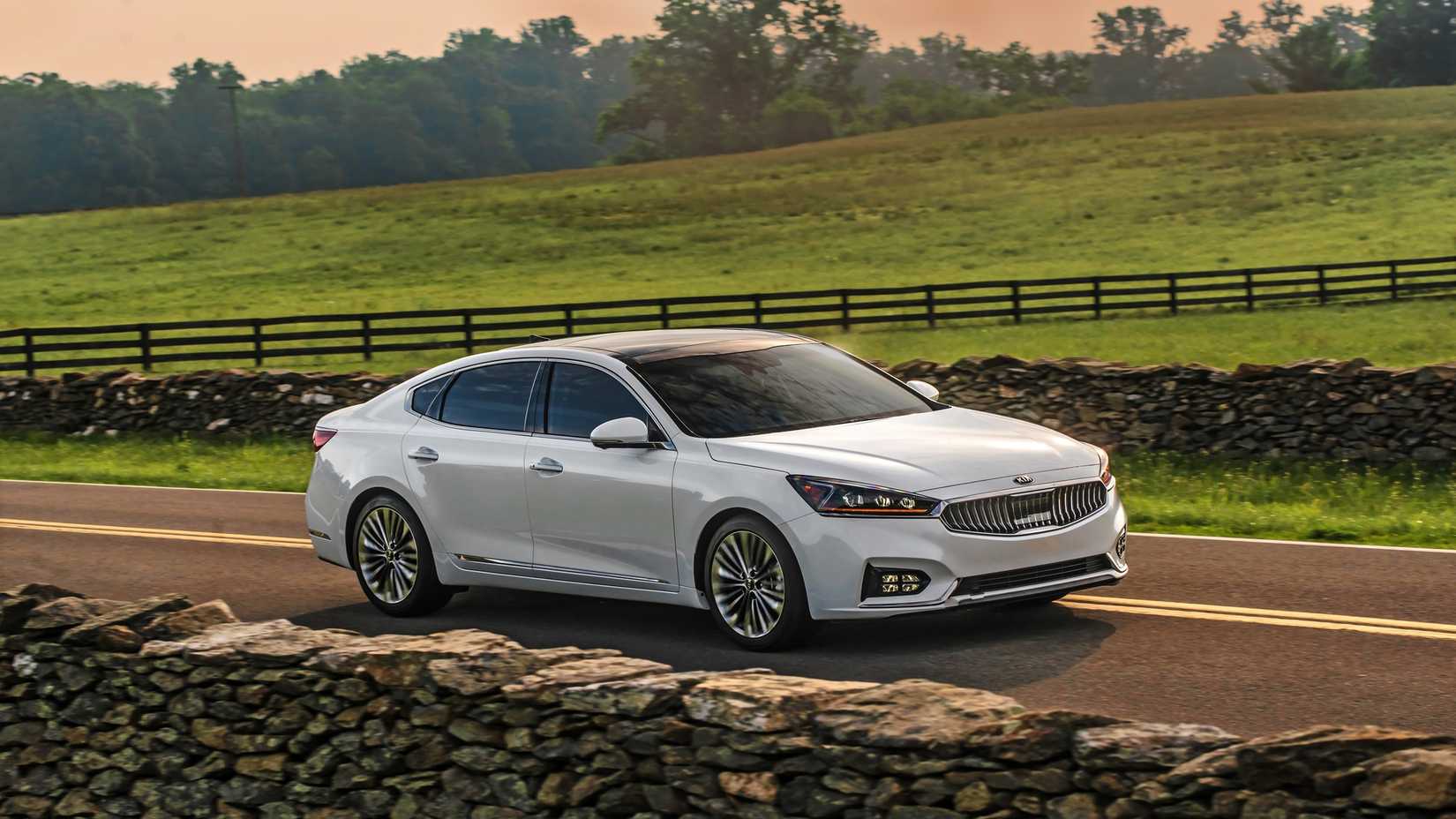 The Kia Amanti Was The Brand's First Luxury Car In The US, Now It's Cheap