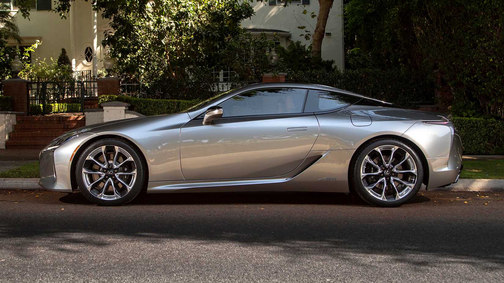 The Cadillac XLR Is A Hybrid Sports Coupe That's Far Cheaper Than The ...