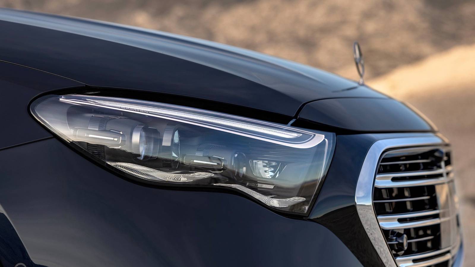 Best Midsize Luxury Sedans for 2026 | CarBuzz