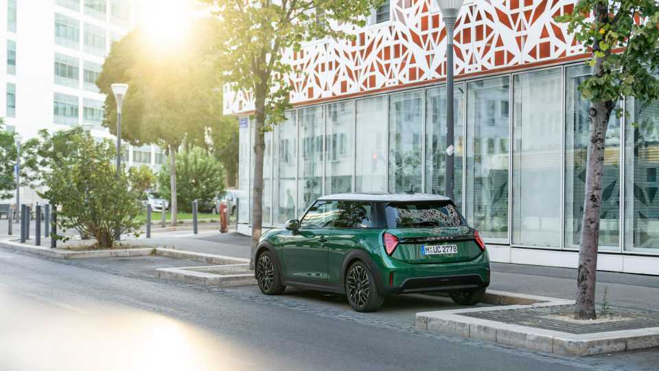 2025 Mini Cooper Hardtop - Overview Pricing, Photos & Specs