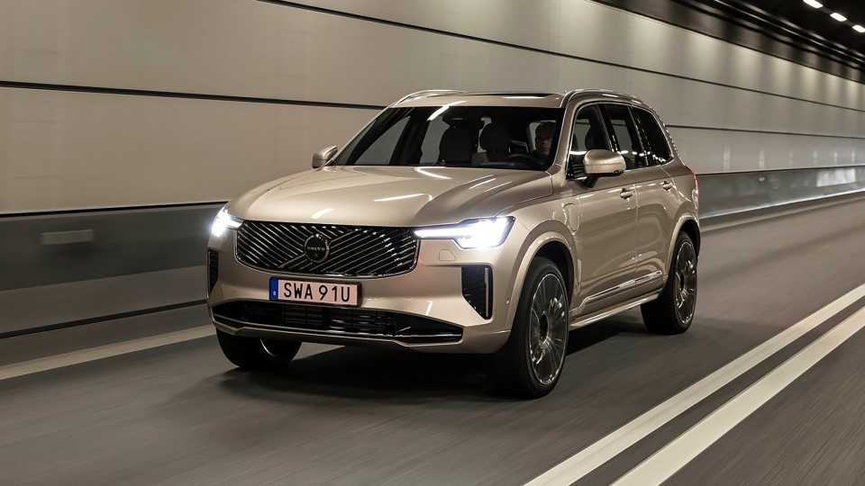 2025 Volvo XC90 Pricing, Photos & Specs