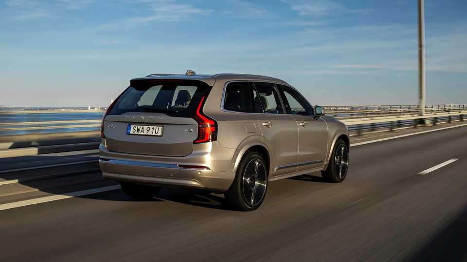 2025 Volvo XC90 Pricing, Photos & Specs