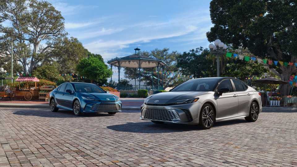 2025 Toyota Camry Pricing, Photos & Specs