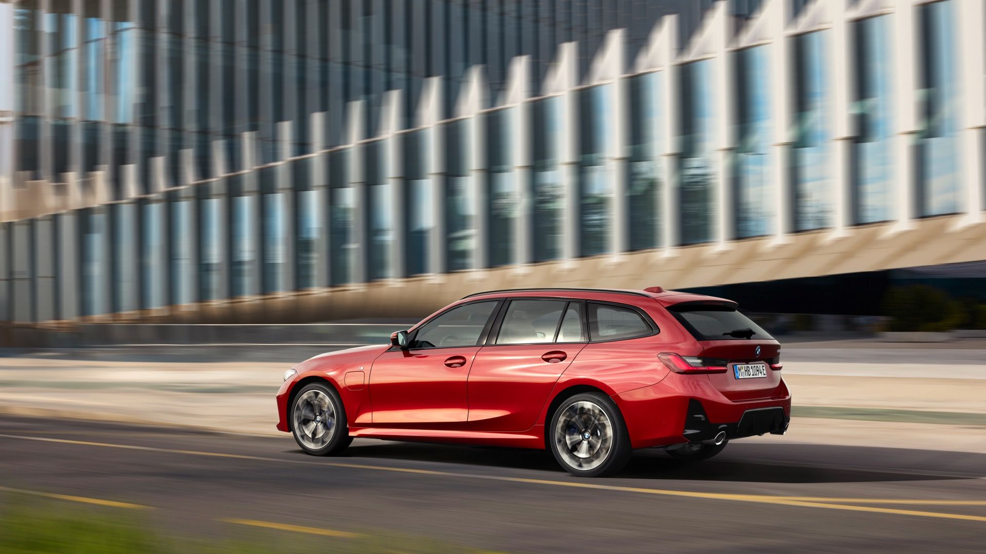 2024 BMW 3 Series Sedan Pricing, Photos & Specs