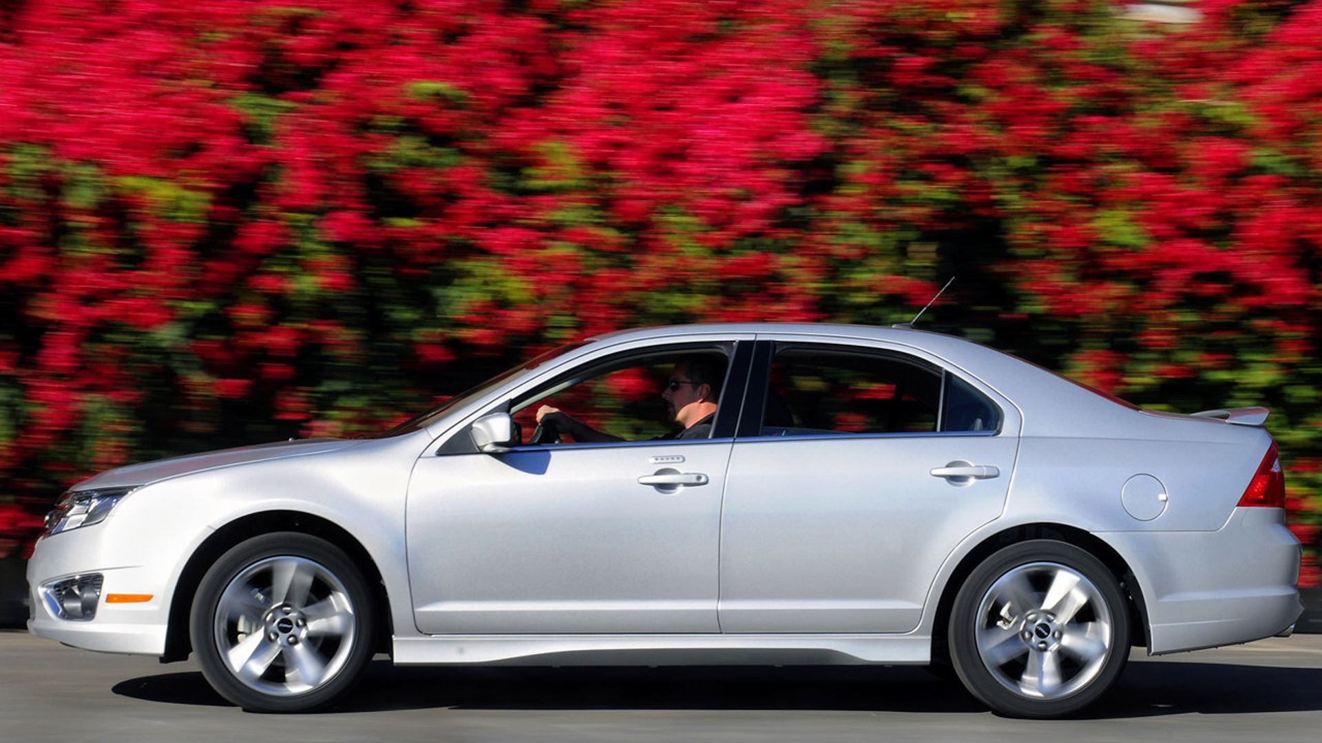 2010 Ford Fusion Pricing, Photos & Specs