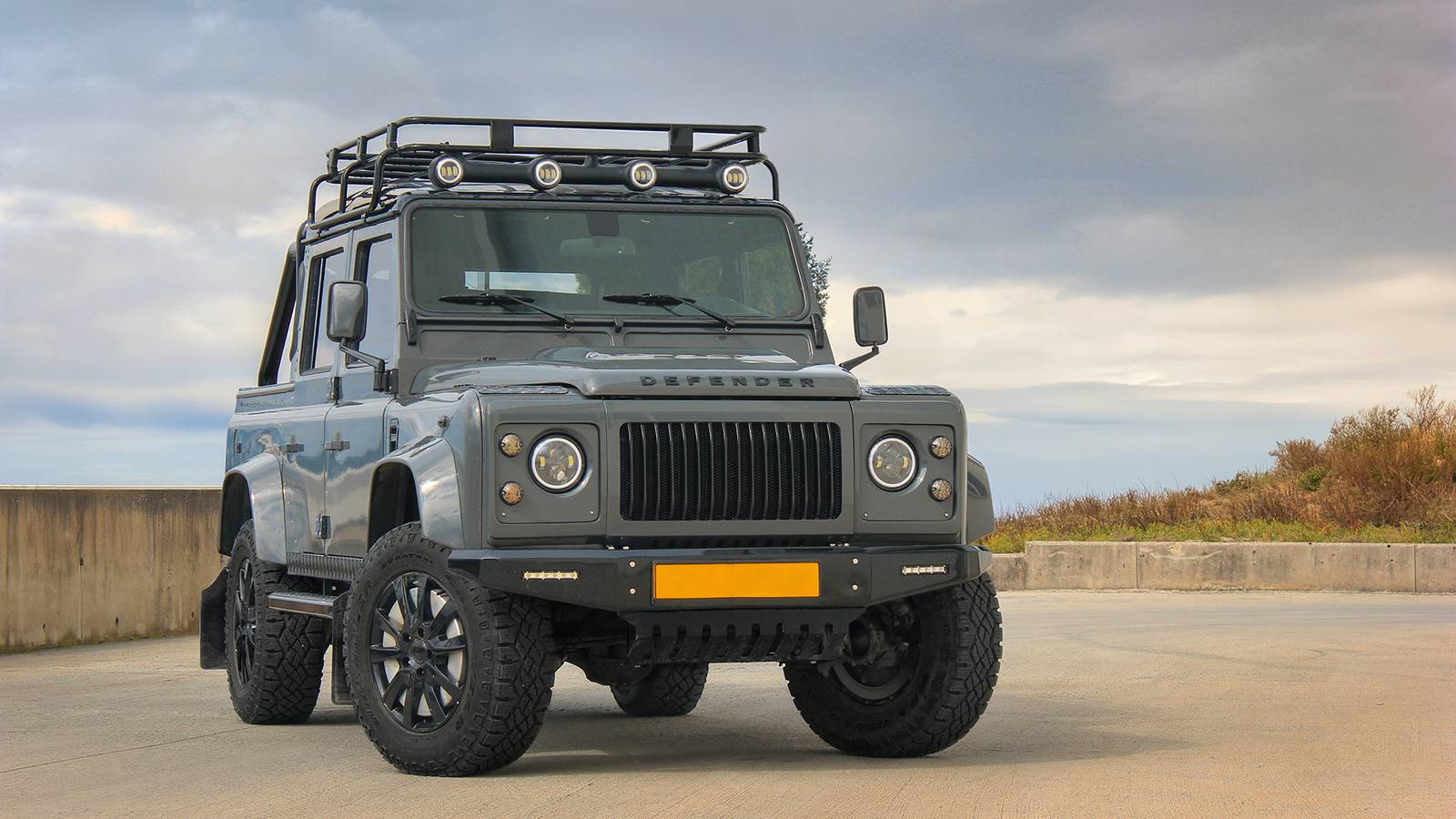 In-Wheel Motors Make This Defender Restomod Worth The Weight