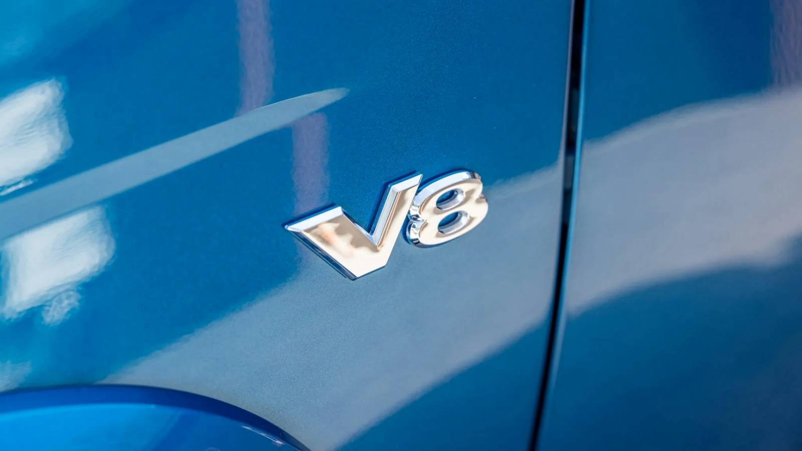 chevy v8 logo