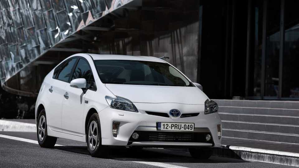 2012 Toyota Prius Pricing, Photos & Specs