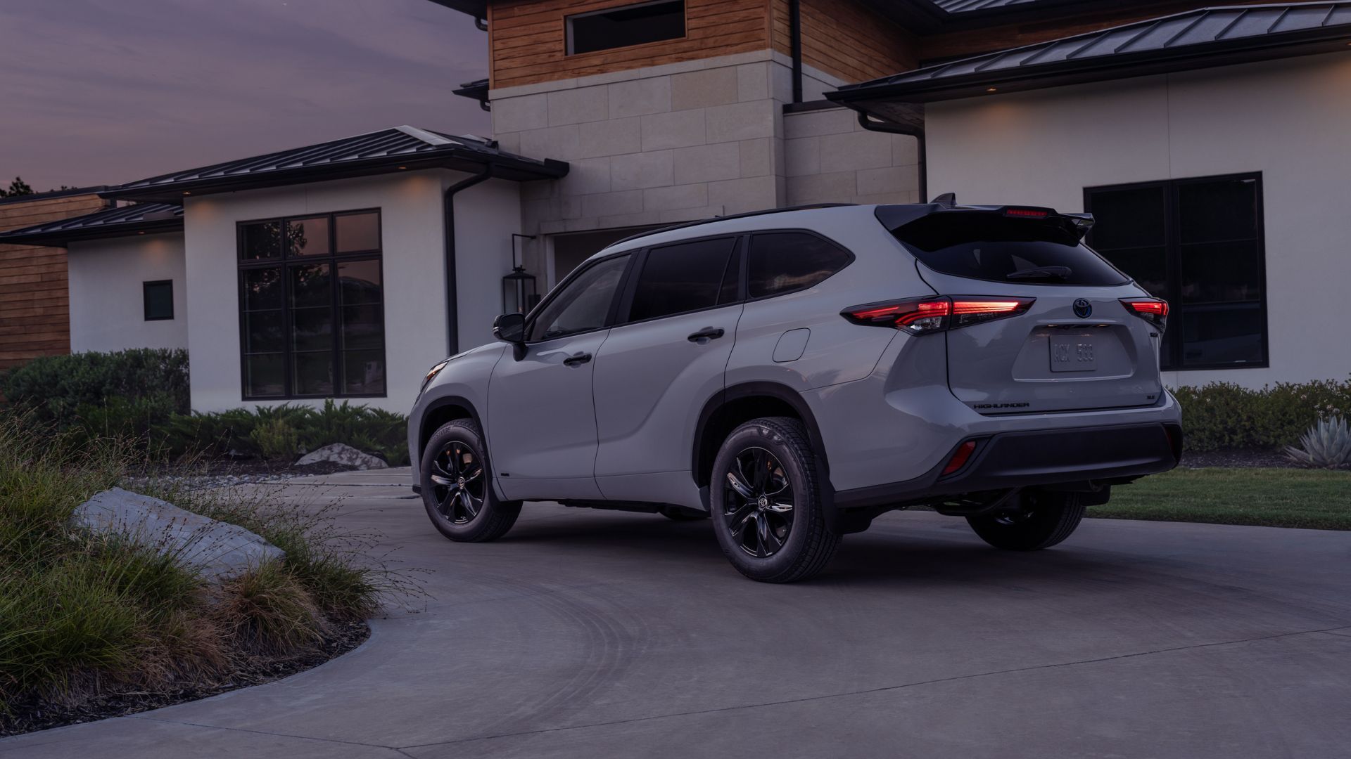 2025 Toyota Highlander Hybrid Pricing, Photos & Specs