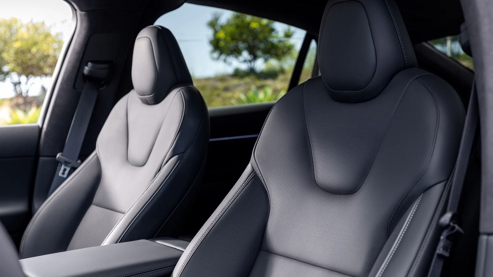 2025 Tesla Model X Pricing, Photos & Specs