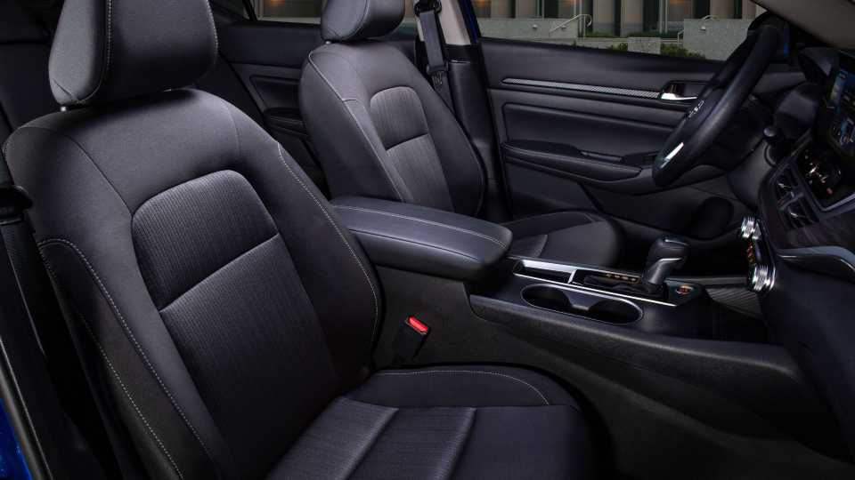 2025 Nissan Altima Pricing, Photos & Specs