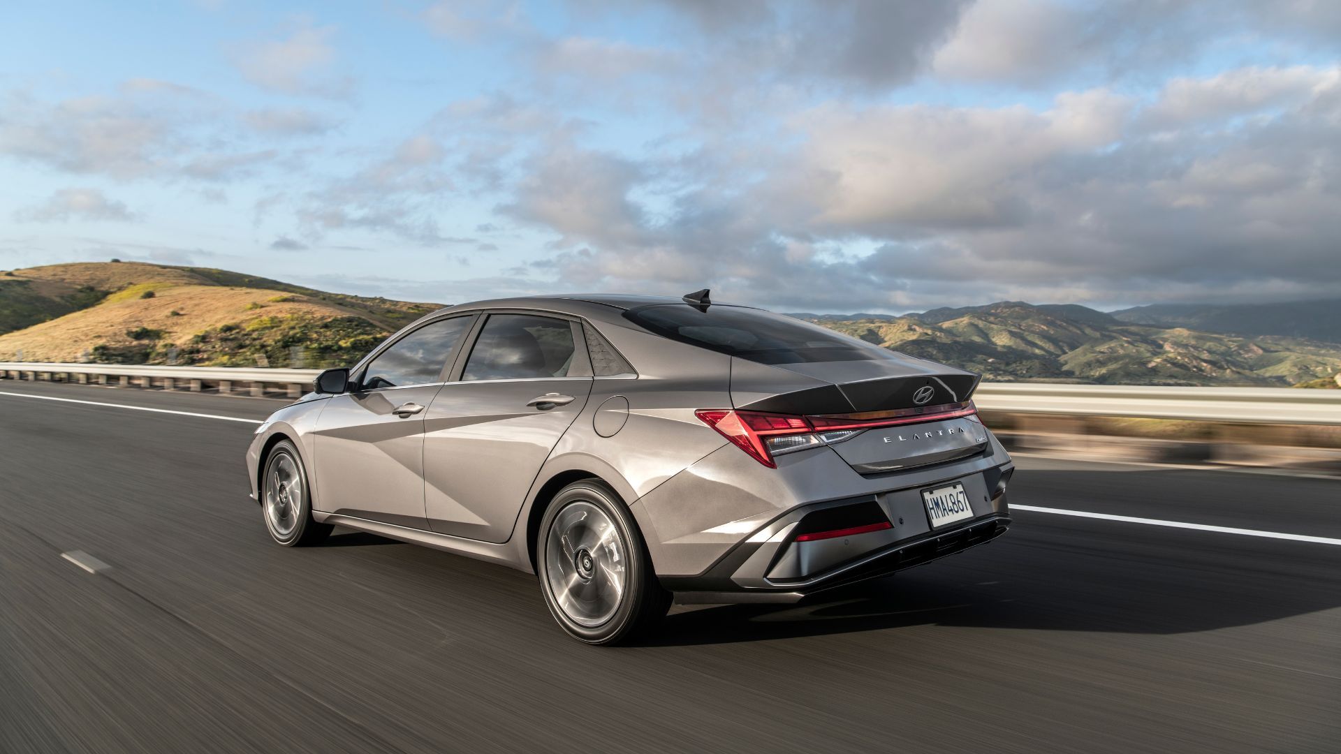 2025 Hyundai Elantra Pricing, Photos & Specs