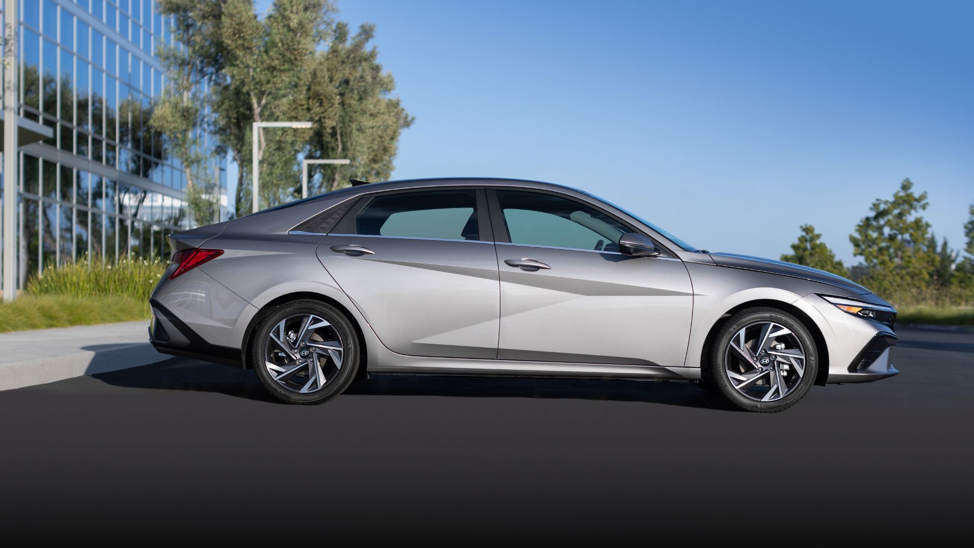 2025 Hyundai Elantra Pricing, Photos & Specs