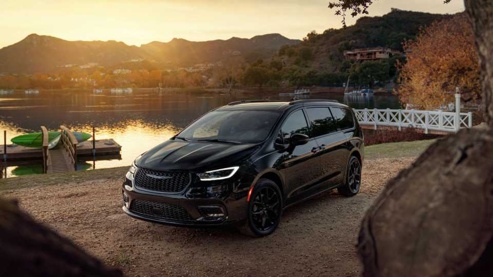 2025 Chrysler Pacifica Pricing, Photos & Specs